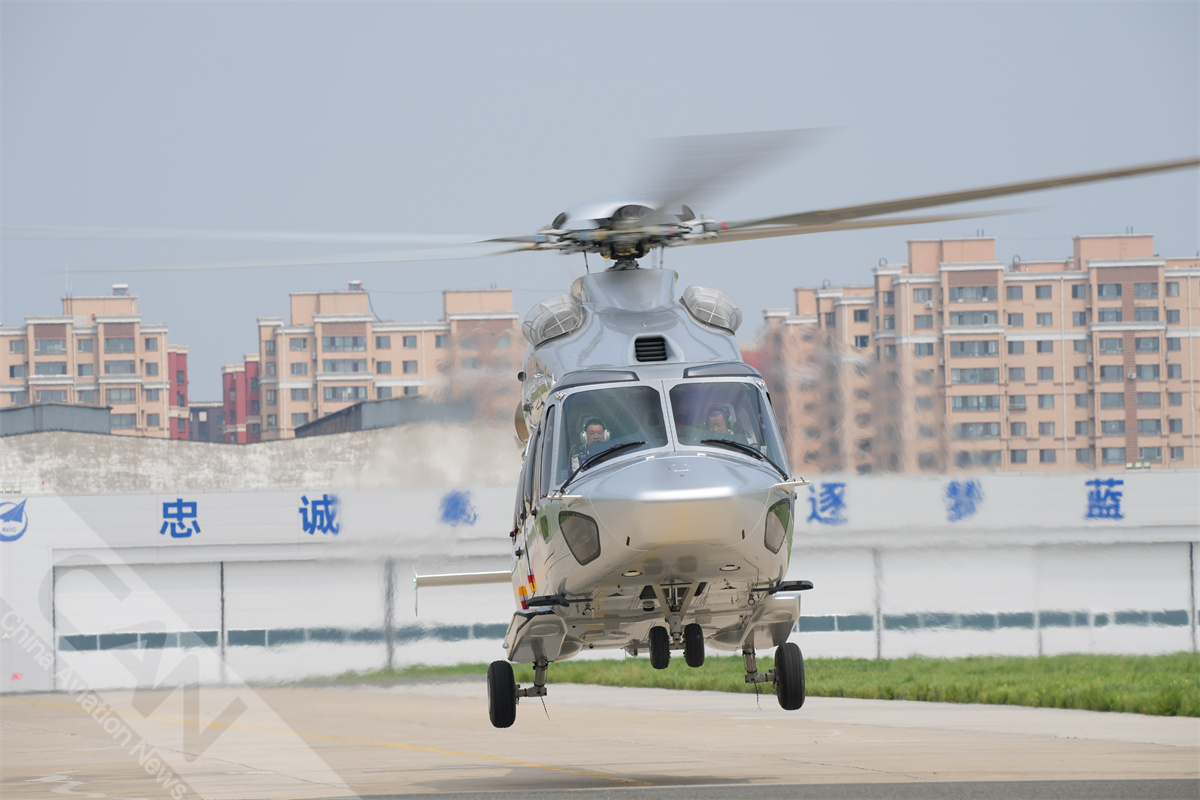 Z15(AC352)型“吉祥鸟”直升机获型号合格证（摄影：岳书华）__财经头条