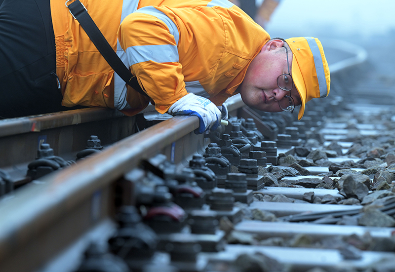 春运中的“轨道医生”__财经头条