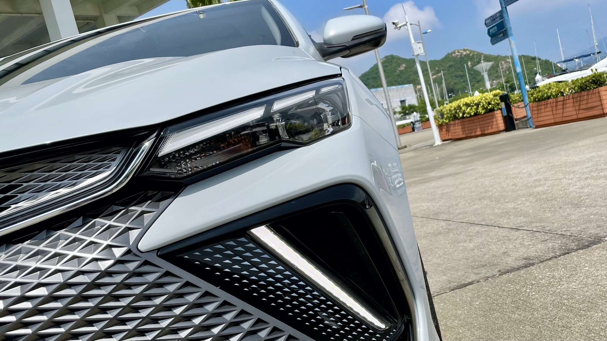 吉利帝豪L雷神Hi·X超级电混：比亚迪秦Plus DM-i的最强对手？