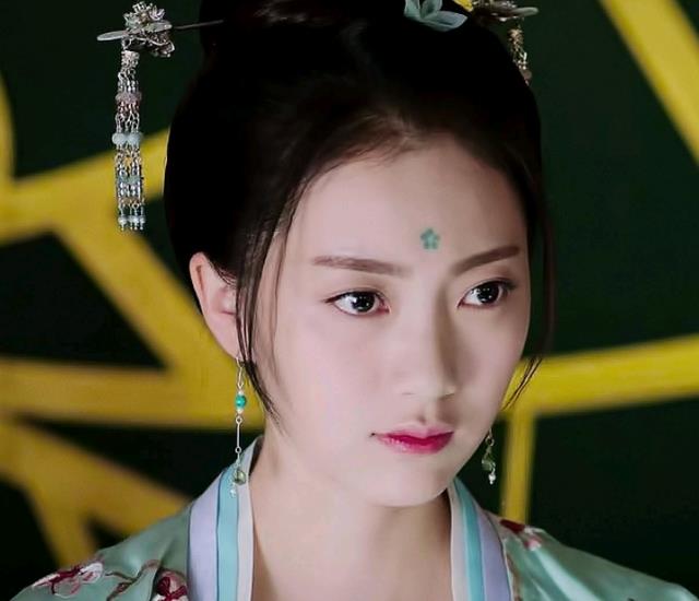 电视剧《东宫》中赵瑟瑟扮演者夏娃，怎么演了一部戏就退圈了？