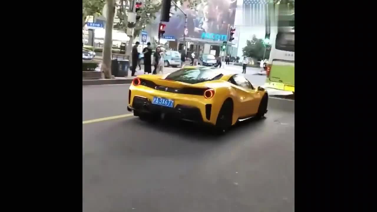 赛道版法拉利488急匆匆的过街，难道是准备去比赛！|赛事活动|100万以上跑车|法拉利_新浪新闻