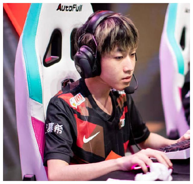 jkl说出自己无法网恋的原因，这个缺陷没法改，粉丝：难怪你单身__财经头条