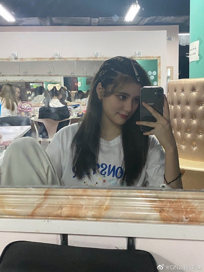 偶像女团GNZ48-刘果美少女自拍写真美照