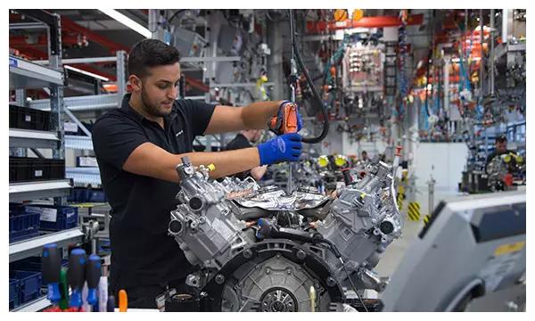 奔驰AMG M177系列4.0T V8发动机-新浪汽车