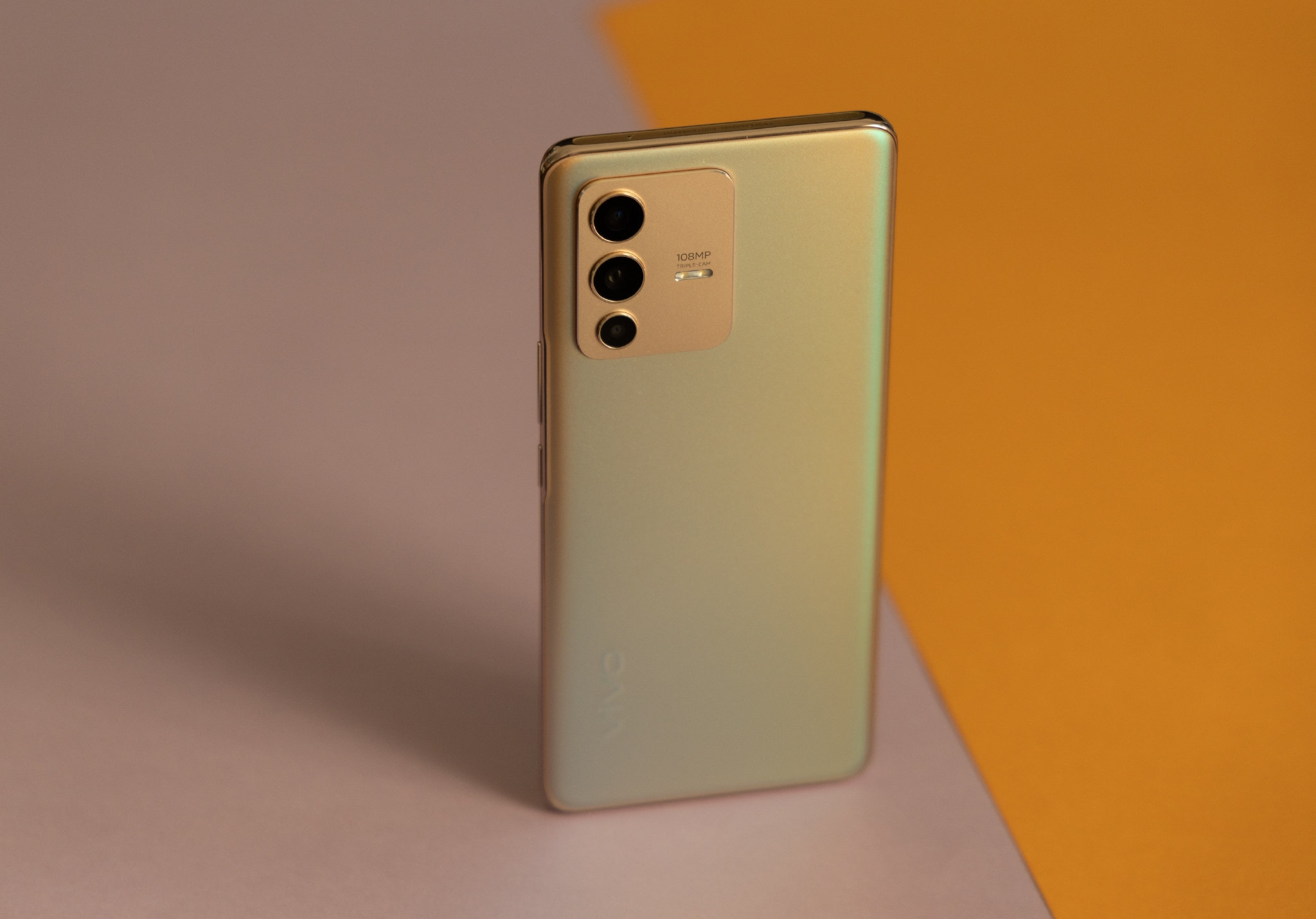 vivo S12 Pro，主力市场难得之作，小家碧玉的惊鸿一瞥__财经头条