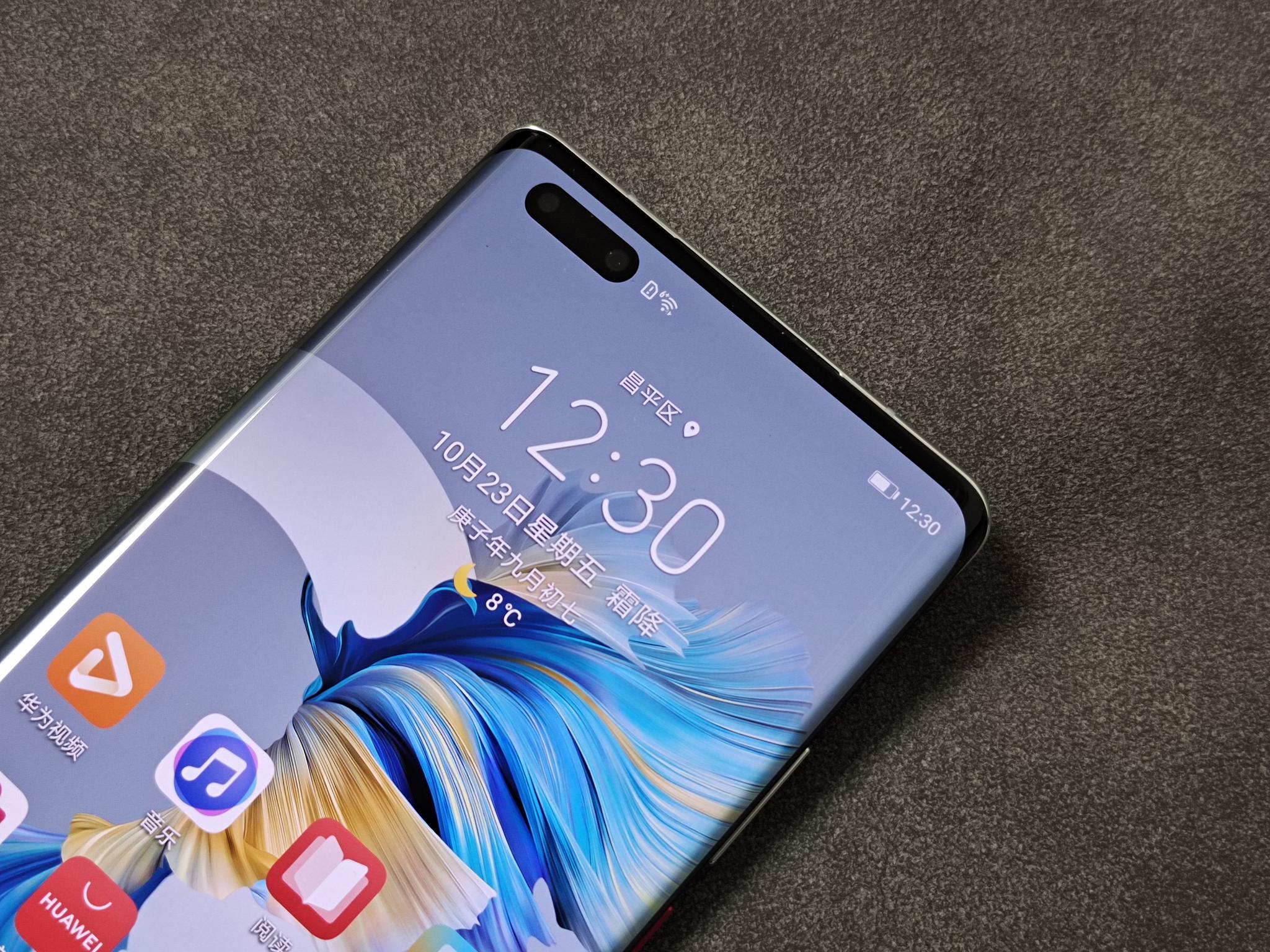 华为Mate40 Pro秘银色真机图赏：有一点点圆润，盘他！__财经头条