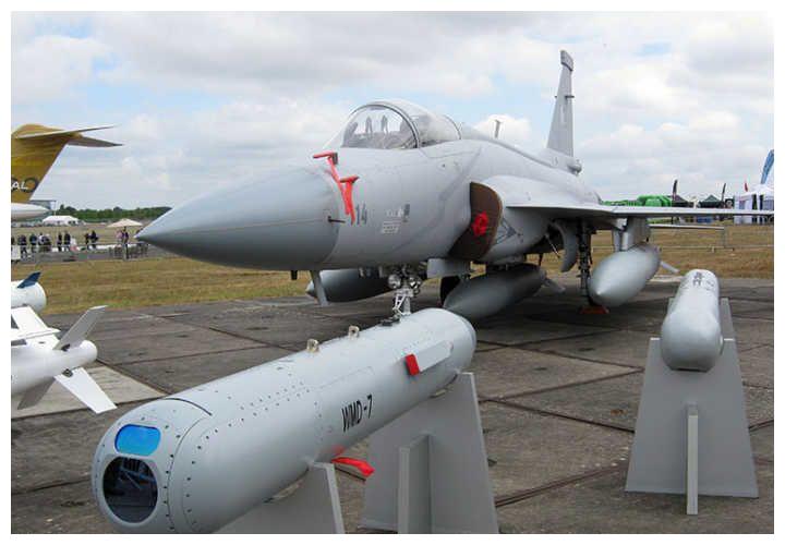 WMD-7：机载光电瞄准吊舱，“枭龙”战斗机的标准装备__财经头条