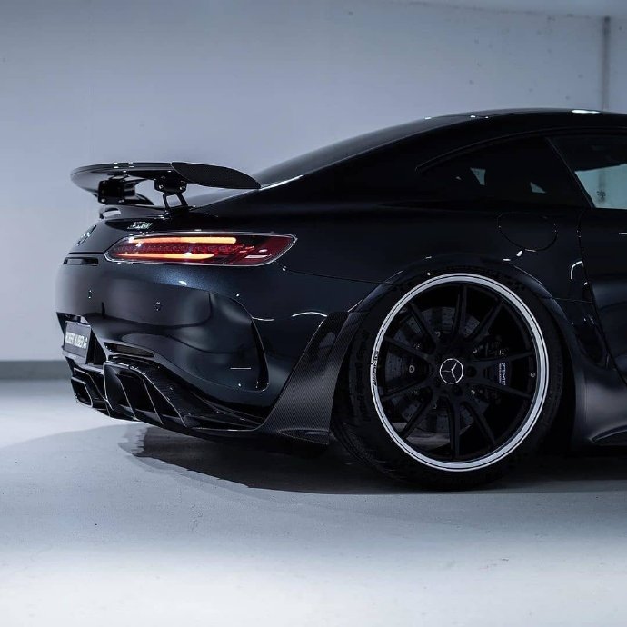 奔驰AMG GTR PRO，黑色更有气质