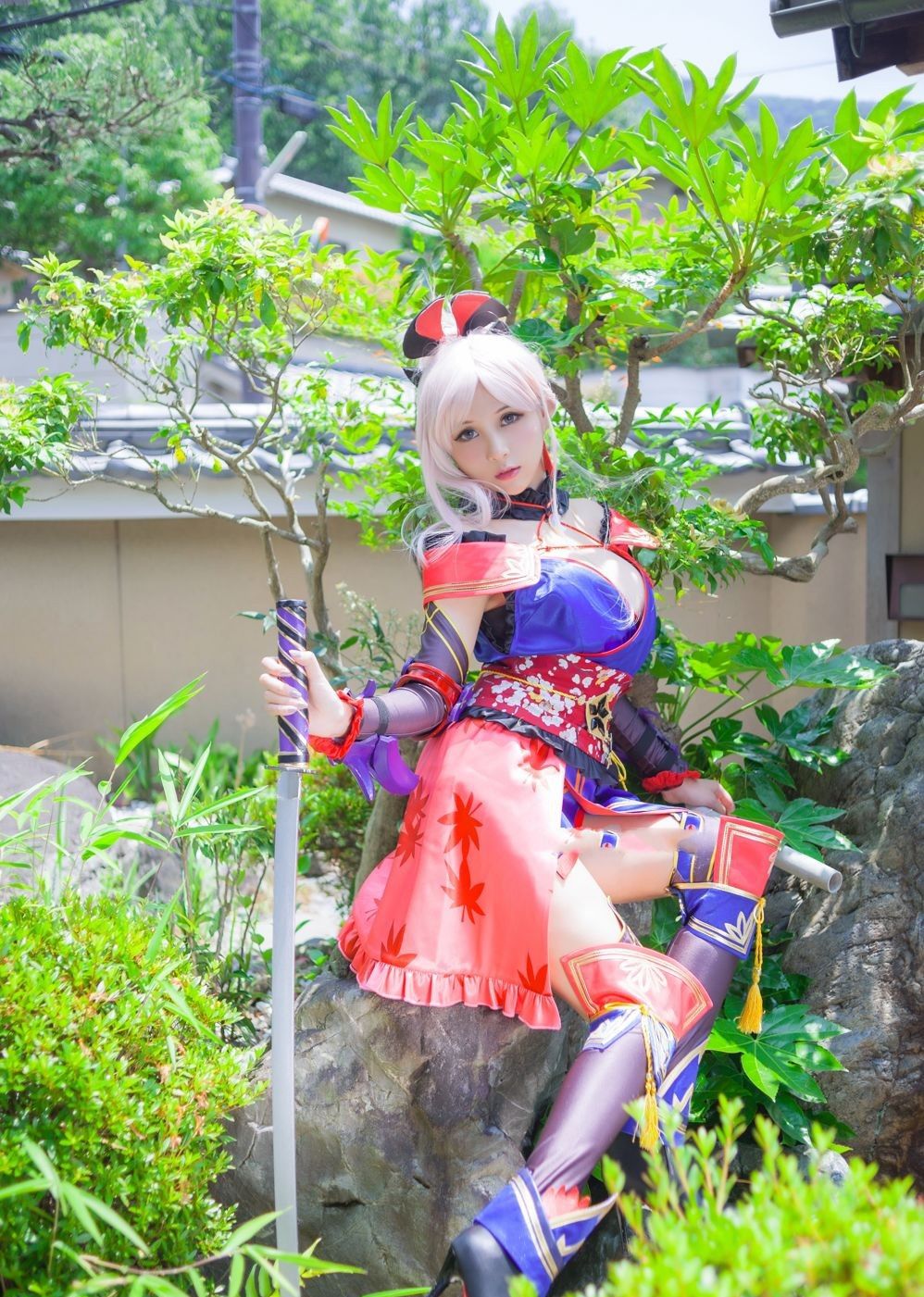 极品妹子COSPLAY英姿飒爽女武士，英气逼人！