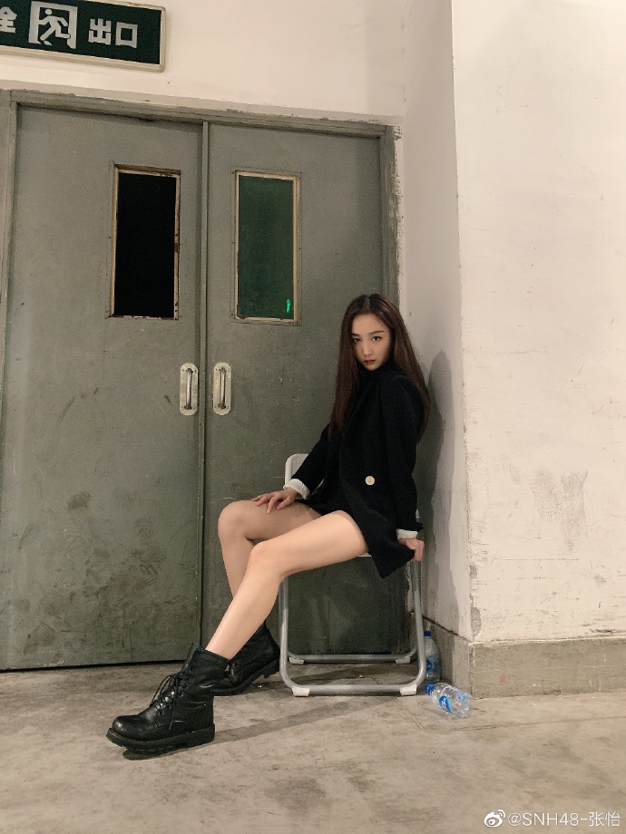 美少女snh48 张怡迷人写真美照很好看啊