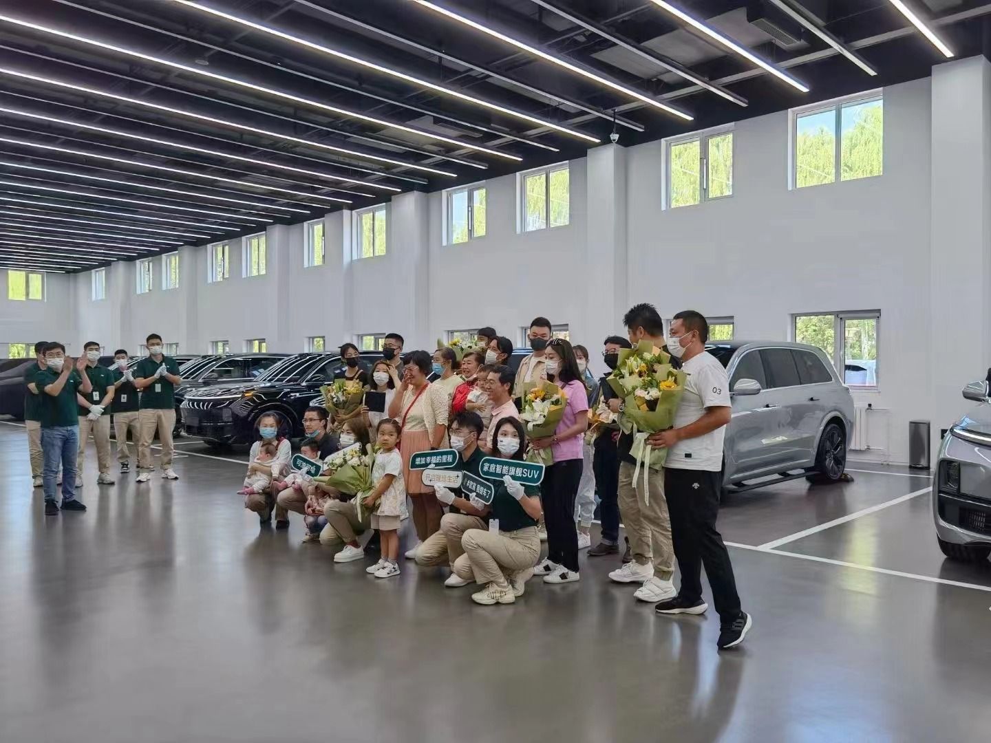 "500万内最好SUV"！首批理想L9今日正式交付:至今已有12万人试驾__财经头条