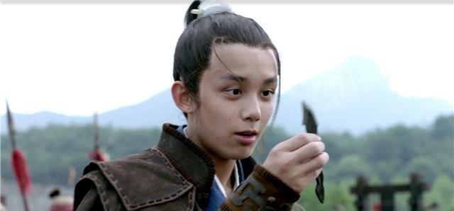 琅琊榜：戚猛没打到梅长苏，飞刀射到了哪里？请注意黎刚的眼神