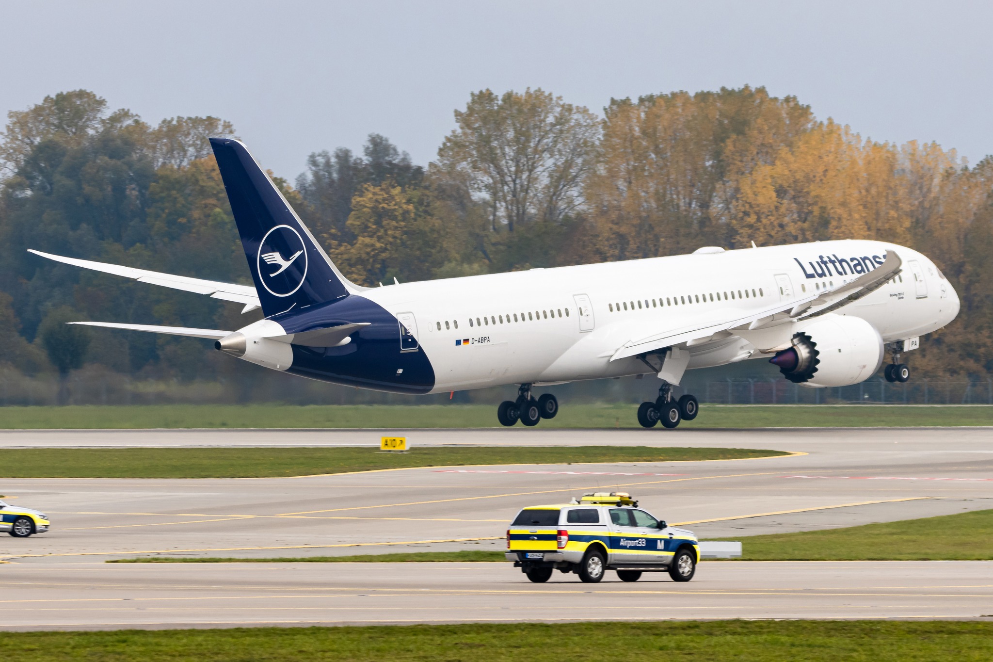 组图：“梦想”起航 汉莎航空首架787多图抢先看！__财经头条