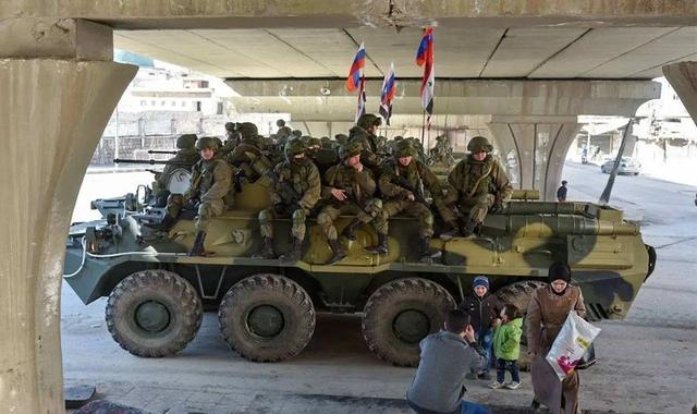 俄军BM-21“冰雹”火箭炮，连发40枚子母弹仅18秒，火力非常凶猛|火箭炮|冰雹|火力_新浪新闻