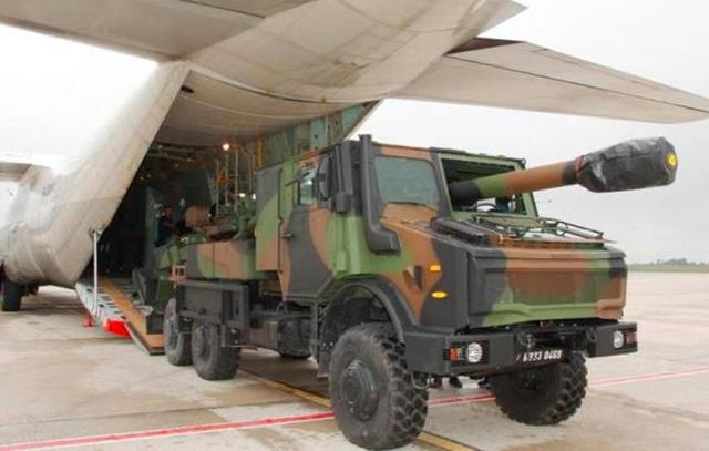 俄军BM-21“冰雹”火箭炮，连发40枚子母弹仅18秒，火力非常凶猛__财经头条