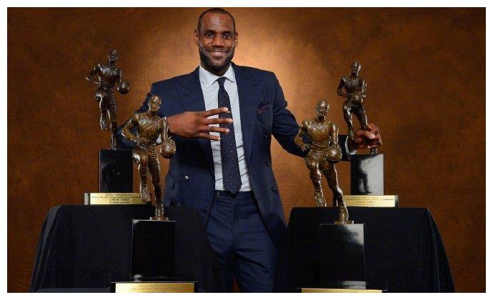 詹姆斯是历史前三的球员，但他却没有16年库里以及19年伦纳德优秀