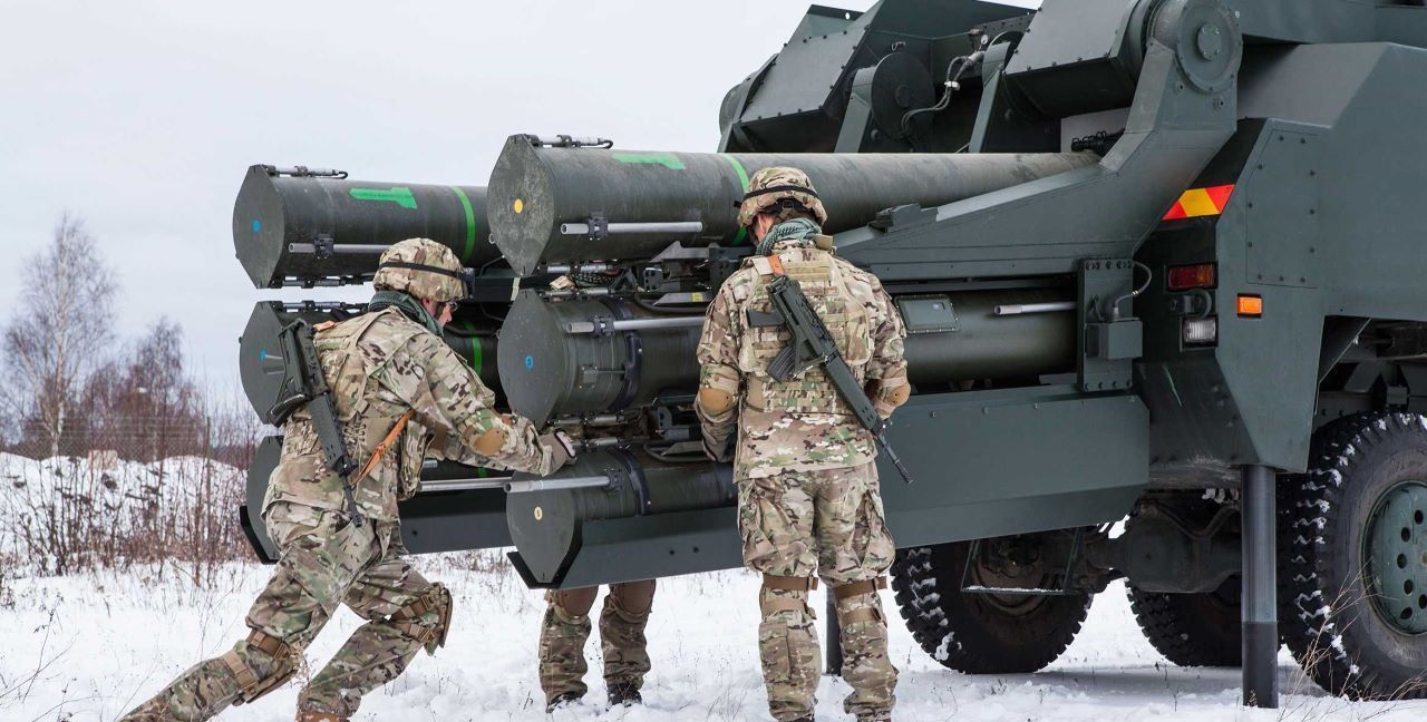 犹如变形金刚，这款防空导弹整个装填过程科技感十足！