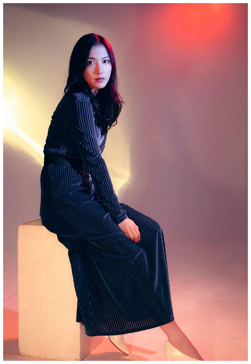 日媒曝前韩女团kara成员姜智英,被社长逼迫共浴同居,难忍受解约 周刊文春 姜智英 冈田 新浪新闻