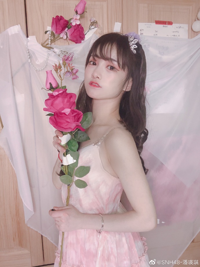 美少女SNH48-潘瑛琪迷人美照欣赏好看啊