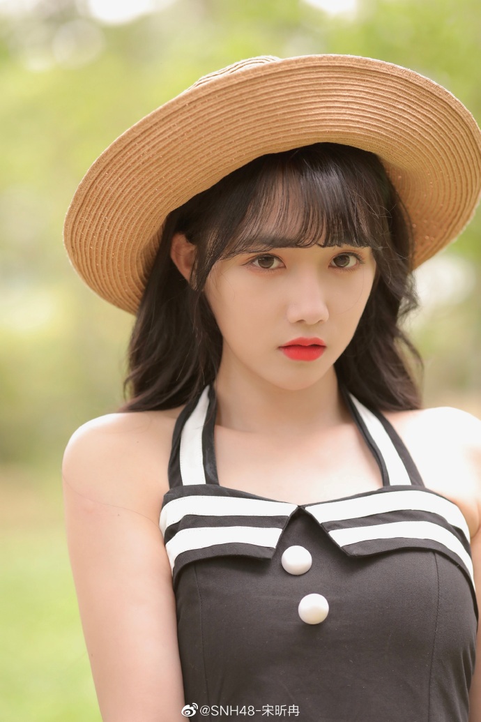 SNH48-宋昕冉拍摄迷人写真美照好清纯可爱