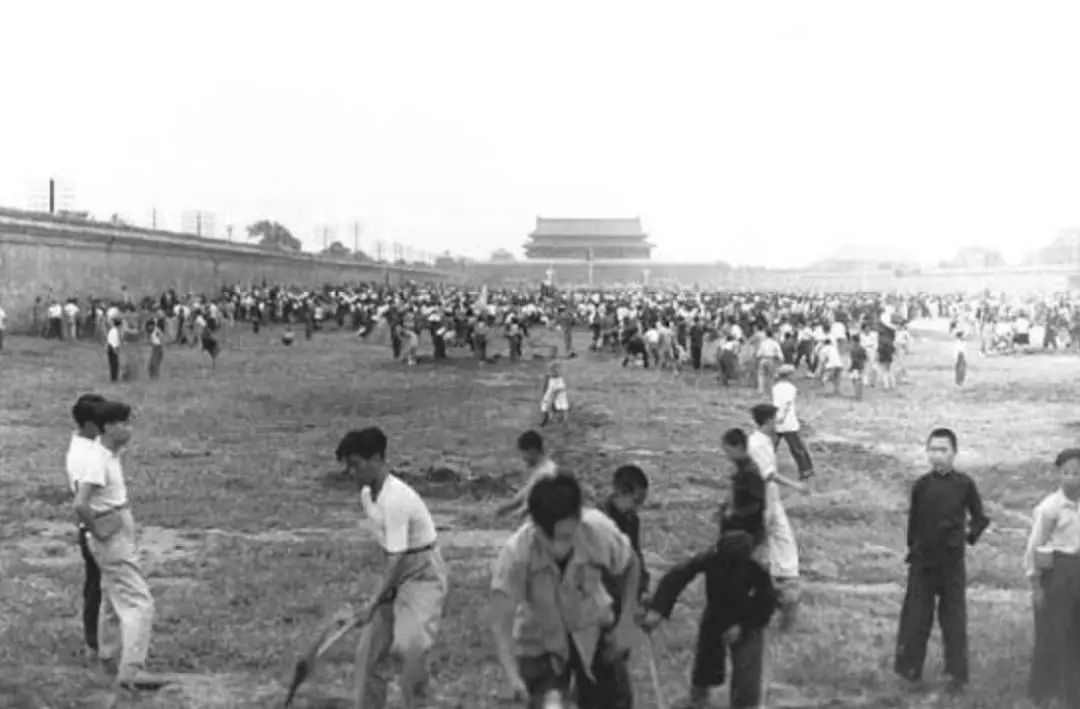 70张老照片回顾1949年开国大典前后的历史画面，部分照片首次公开
