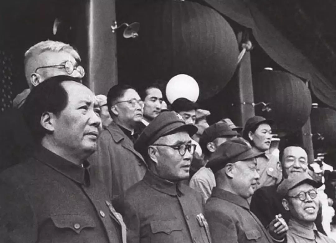 70张老照片回顾1949年开国大典前后的历史画面，部分照片首次公开