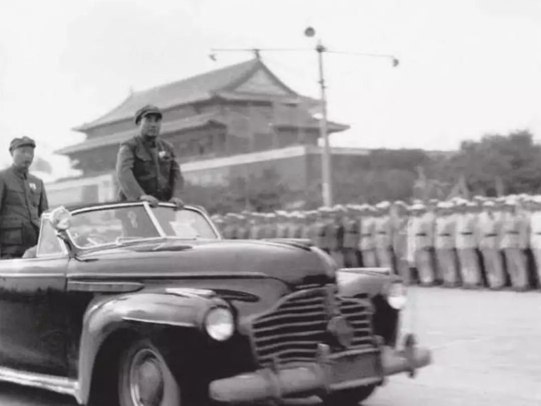 70张老照片回顾1949年开国大典前后的历史画面，部分照片首次公开