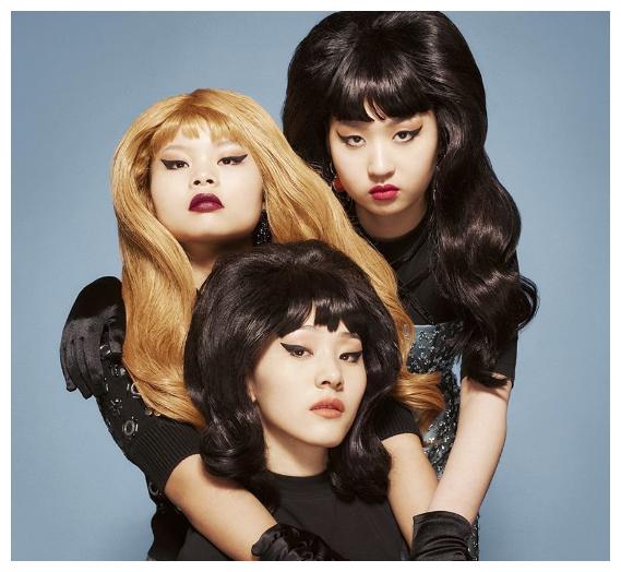 被称为最丑女团的3unshine，颜值逆袭，拍封面美到不敢认__财经头条