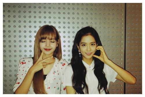 BLACKPINK四个人六对CP，你磕哪一对？