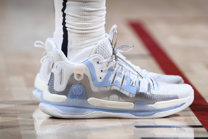 国货颜值担当，AG1 PRO "白冰刀" 配色首亮相！|冰刀|戈登|阿隆_新浪新闻