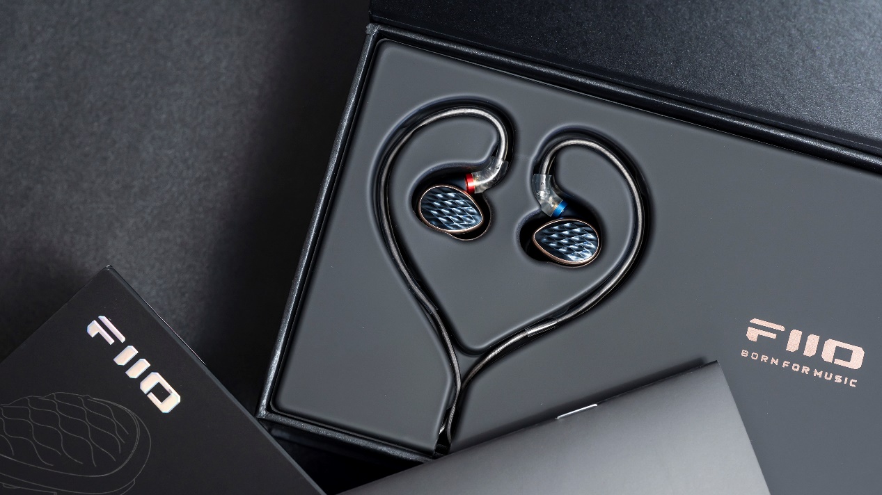 中端的价格，顶级的人声，飞傲FH15圈铁耳机使用分享|飞傲|声音|耳塞_新浪新闻