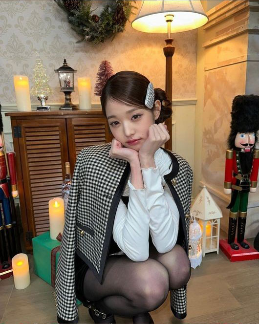 韩国女团IVE成员张员瑛发照 卖萌挤眼wink|女团|美貌|韩国_新浪新闻