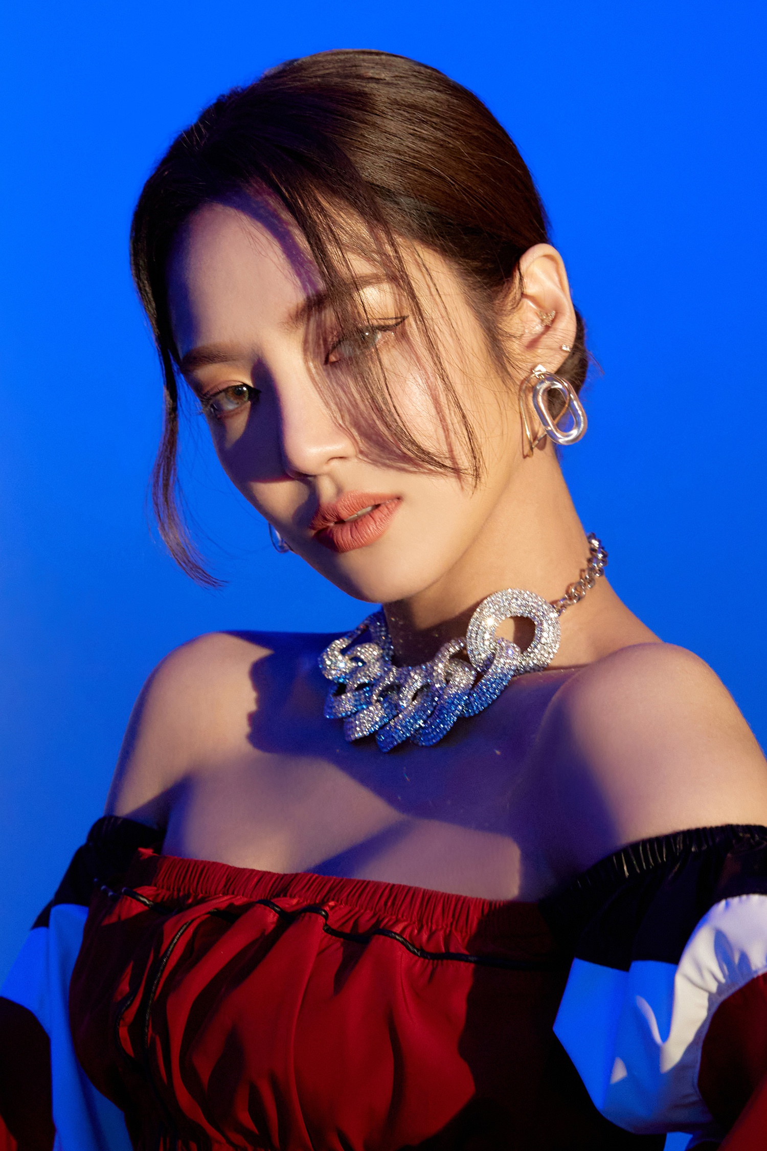 HYO今晚6点进行Twitter Blueroom直播，与全球歌迷零距离见面