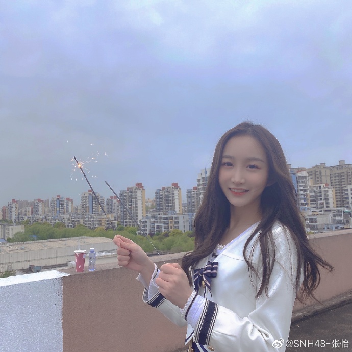 美女艺人snh48 张怡迷人可爱美照