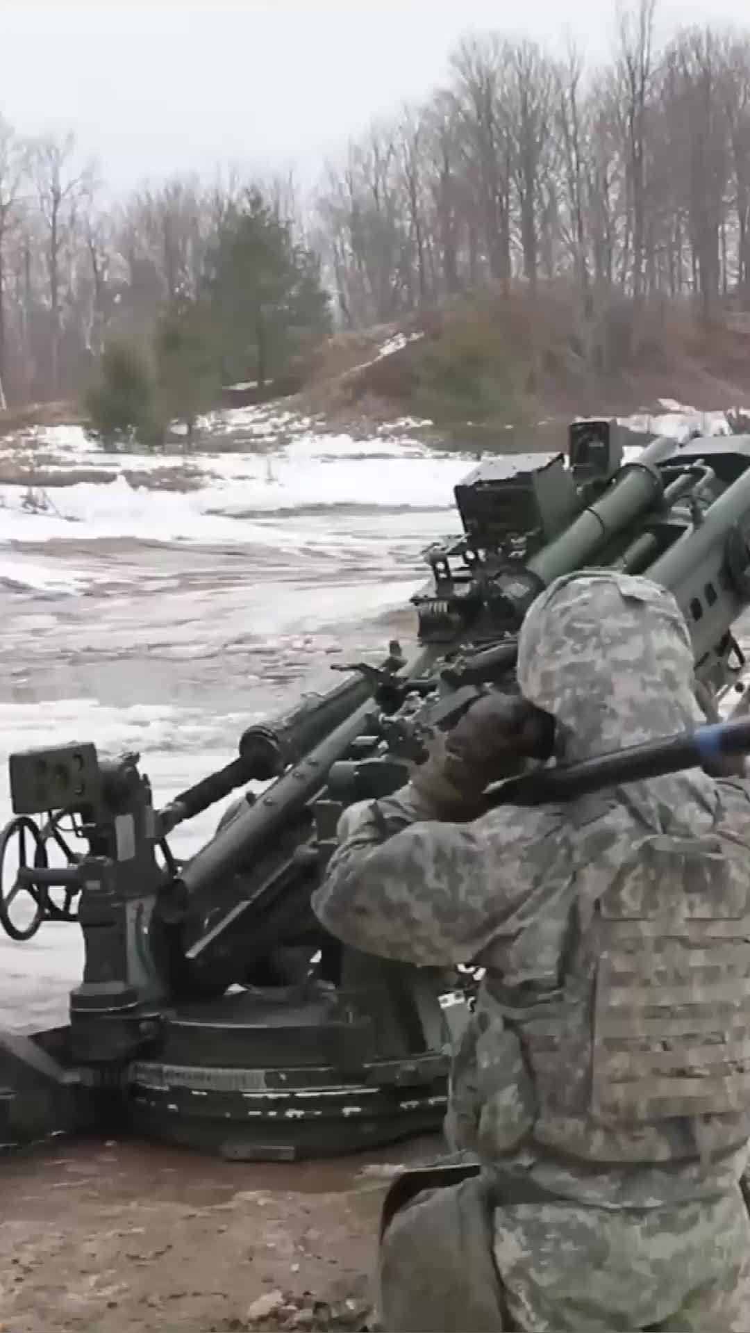 实拍M777榴弹炮击发瞬间_新浪新闻