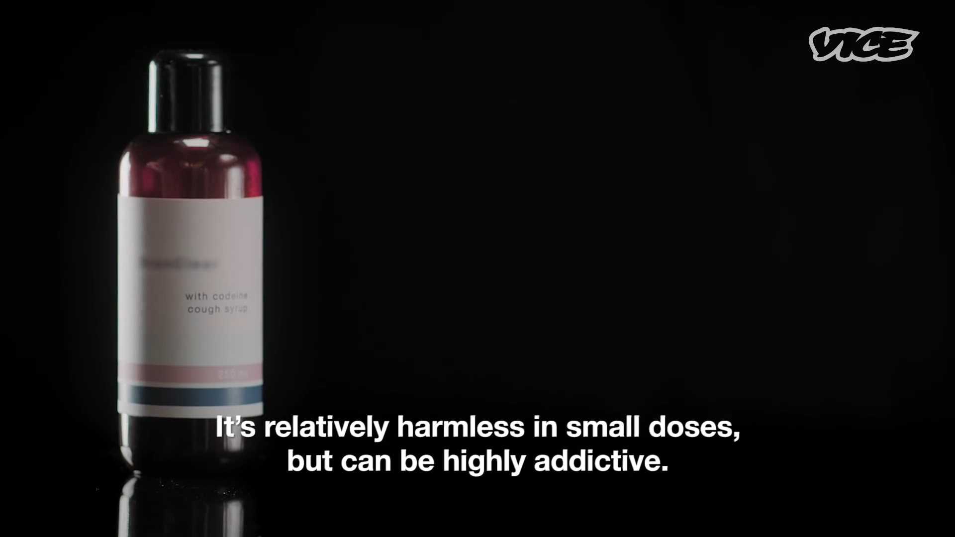 津巴布韦年轻人不上班醉生梦死 每天不吃饭也要喝止咳糖浆过瘾