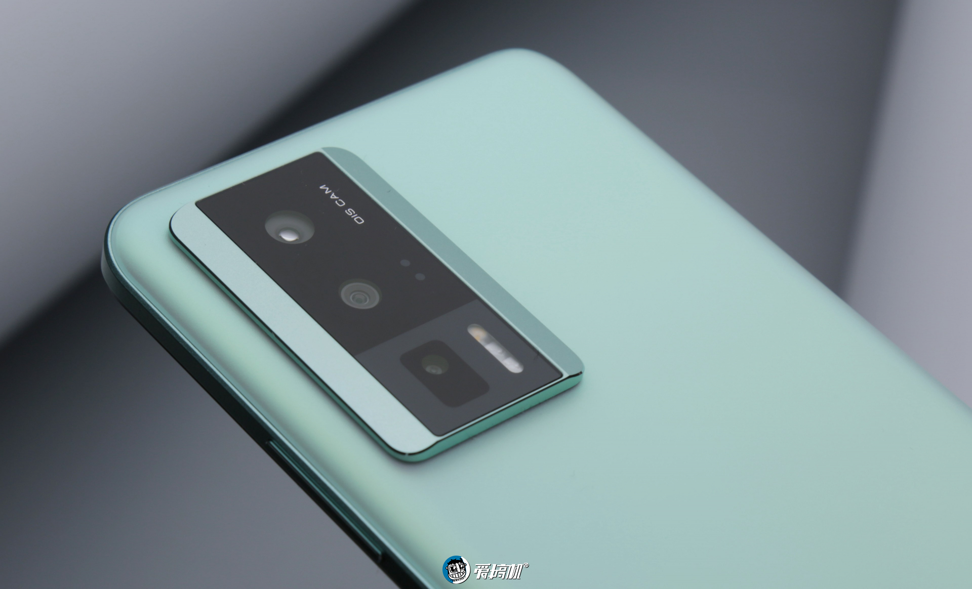 卡位大师，Redmi K60评测：2499元起的骁龙8+与30W无线充__财经头条