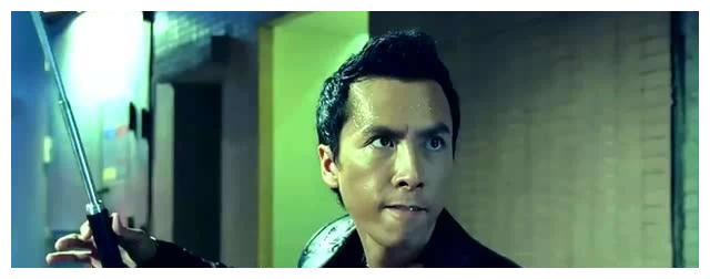 甄子丹听说导演取消《杀破狼》巷战戏说道：这钱我出500万够吗？