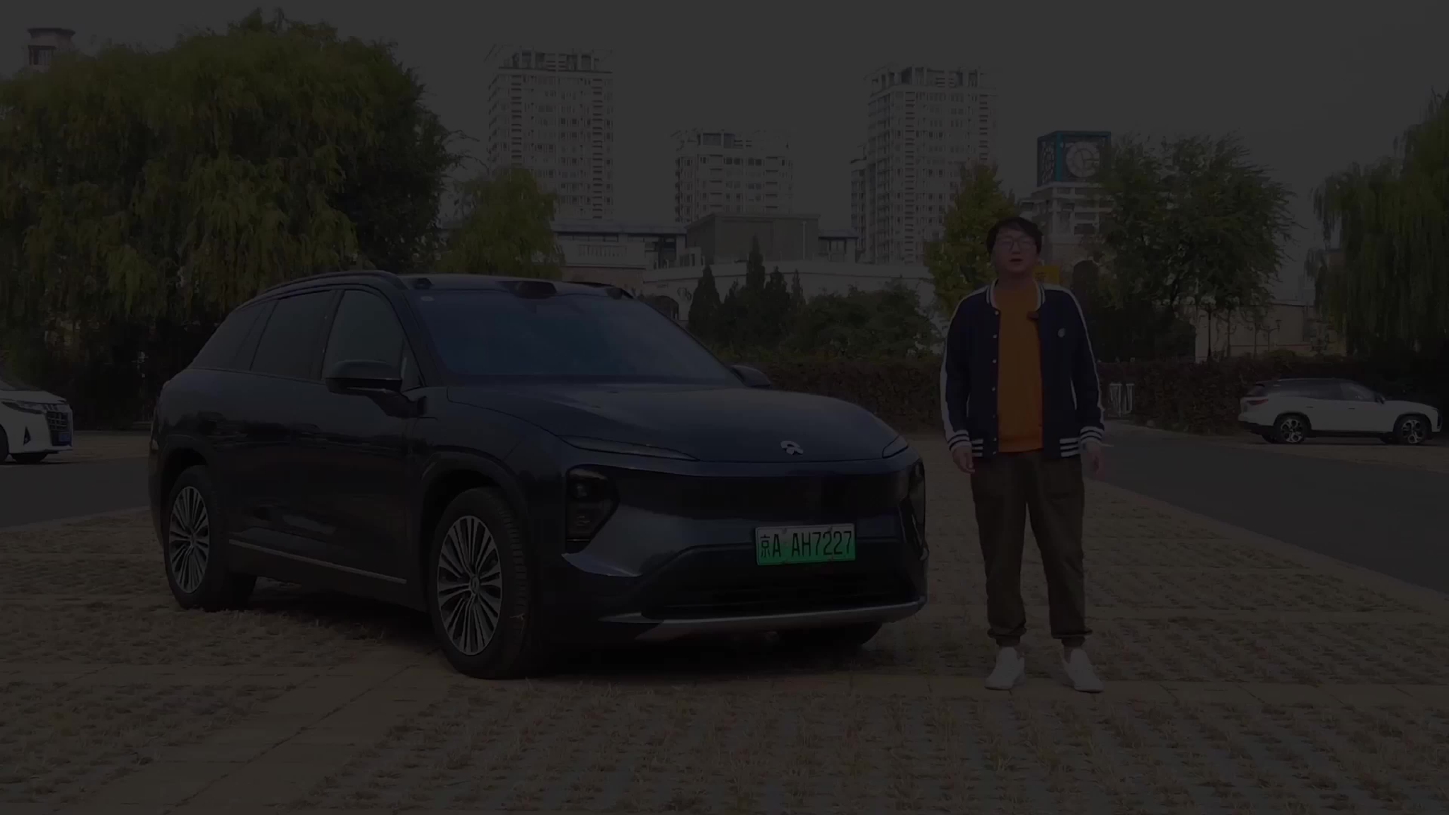 光电测试｜“腿短”的帽子终于彻底摘了！蔚来ES7高速续航实测|对比评测|suv评测|新能源_新浪新闻