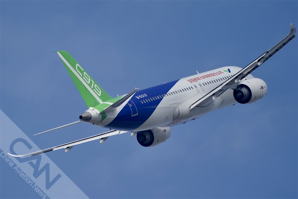 C919南昌飞行大会前进行飞行演练（摄影：岳书华）__财经头条