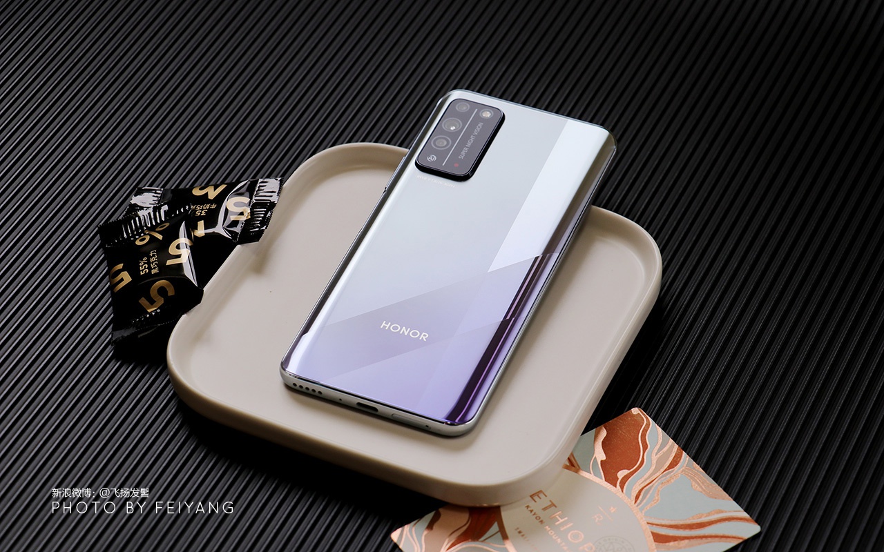 麒麟820配90Hz屏，超时空菱影纹的荣耀X10 光速银版实拍图赏__财经头条