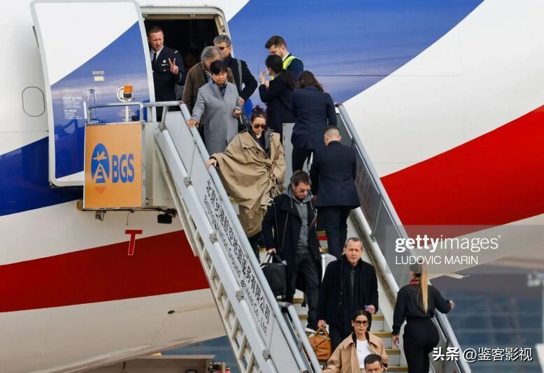 厉害！巩俐随同法国总统马克龙访华，原因是嫁了73岁老公|米歇尔|巩俐|马克龙_新浪新闻