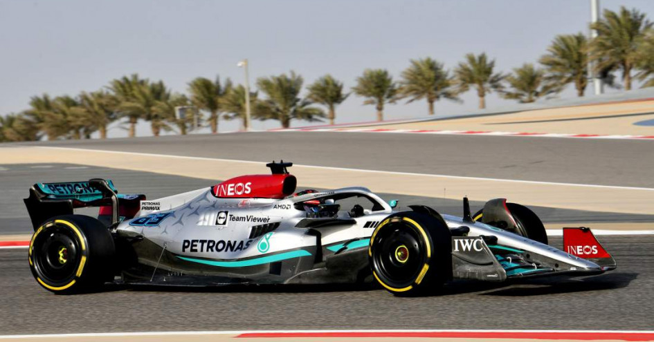 F1：奔驰W13设计吸引眼球！浅谈新型垂直侧箱设计有何特别之处-新浪汽车