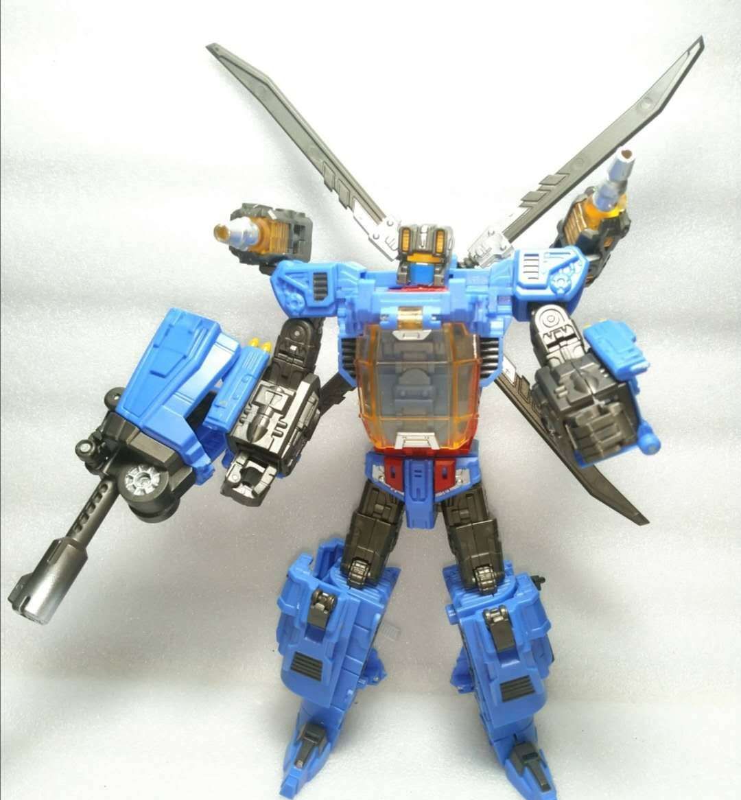 变形金刚：霸天虎组合金刚混天豹战车队成员旋风