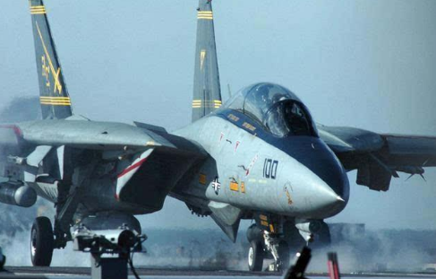 当年的空中霸主F14，为何被性能更差的F18所取代？|舰载机|轰炸机|美国海军_新浪新闻