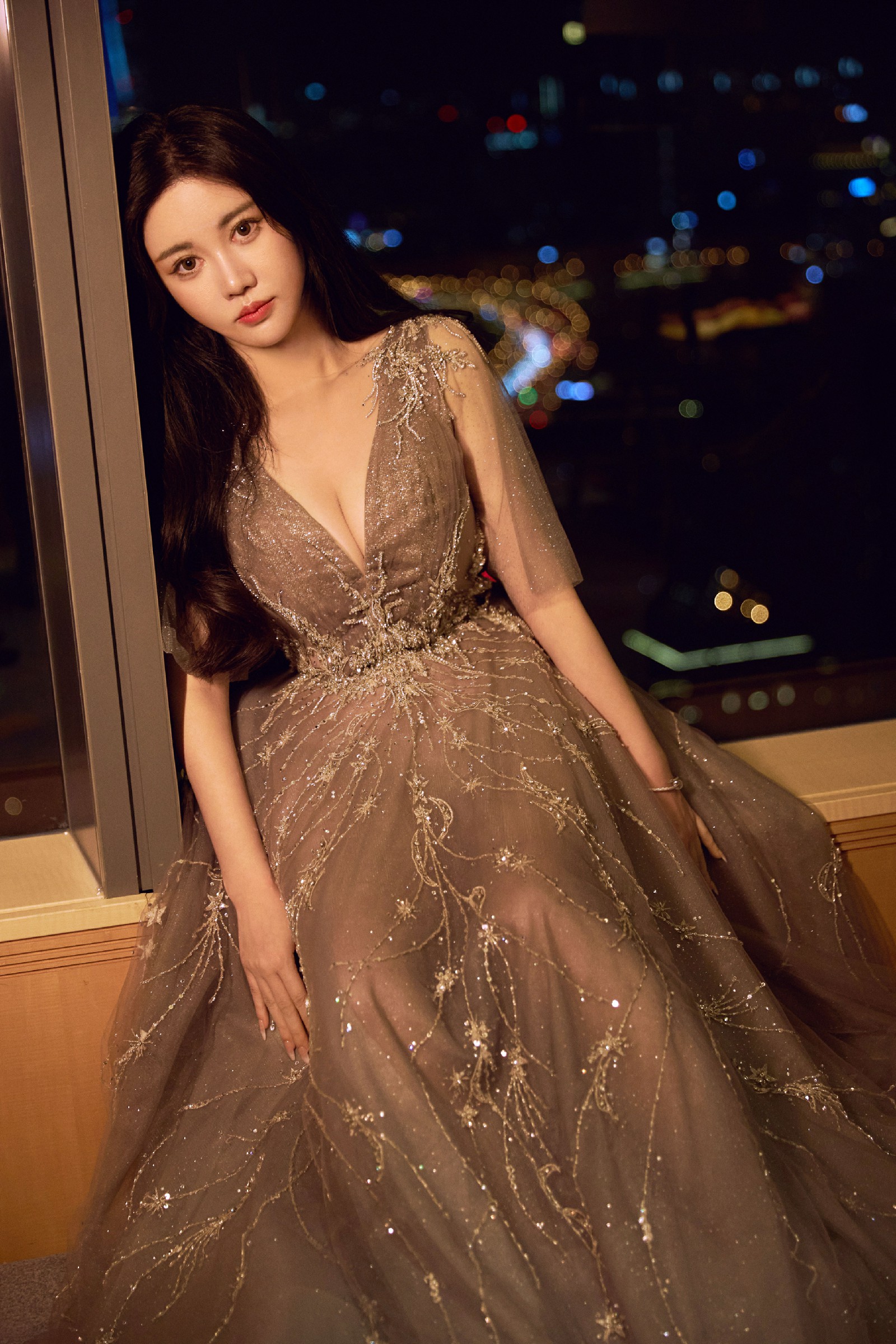 THE ATELIER 2023春夏上海时装周启幕 姜紫儿钻石礼服仙气盈人__财经头条