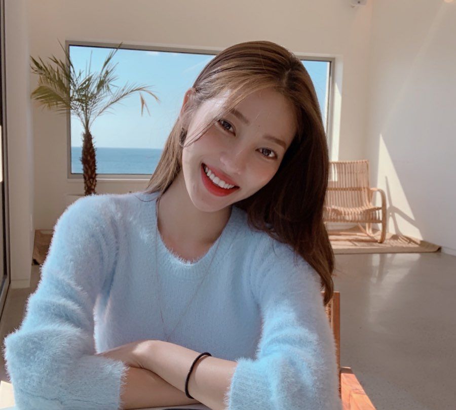 韩国网红模特jeon jisu小姐姐，拥有魔鬼身材，天使面孔