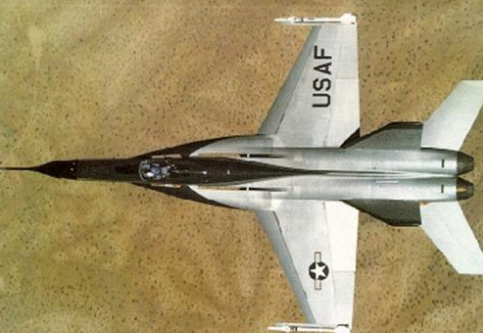 从F-14到F-18，美国战斗机序列为何独独缺了F-17？