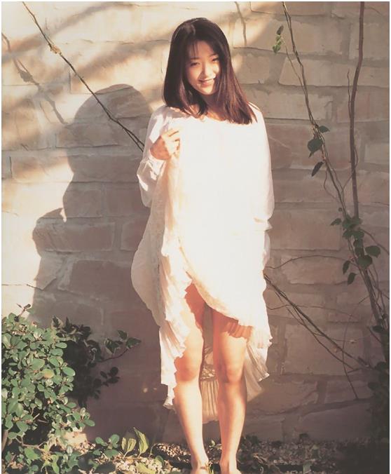 当年的杨思敏有多美？古风穿搭韵味十足，泳装造型性感度爆表
