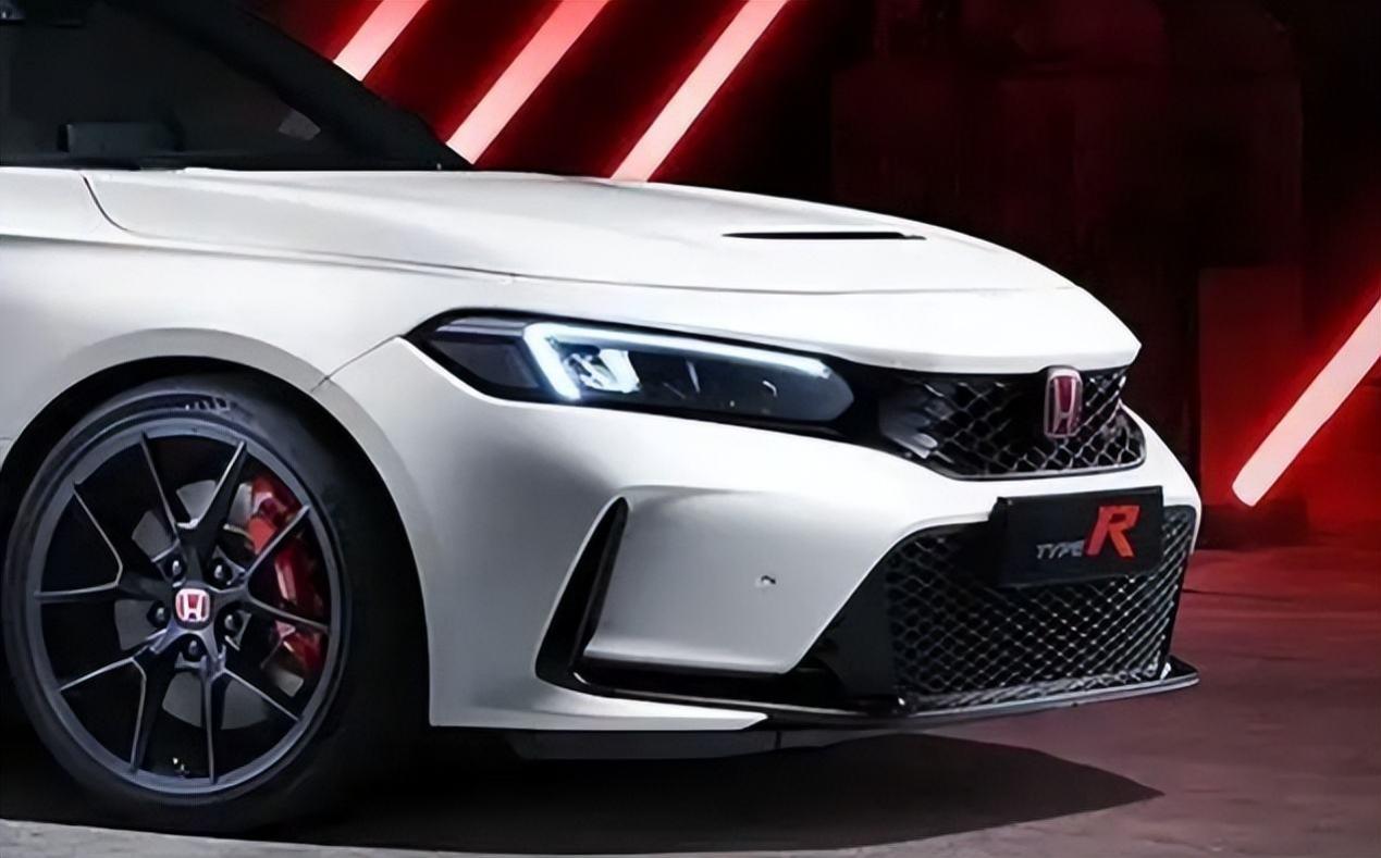 思域TYPE R卖42万，但不怕与宝马M240来比较？-新浪汽车